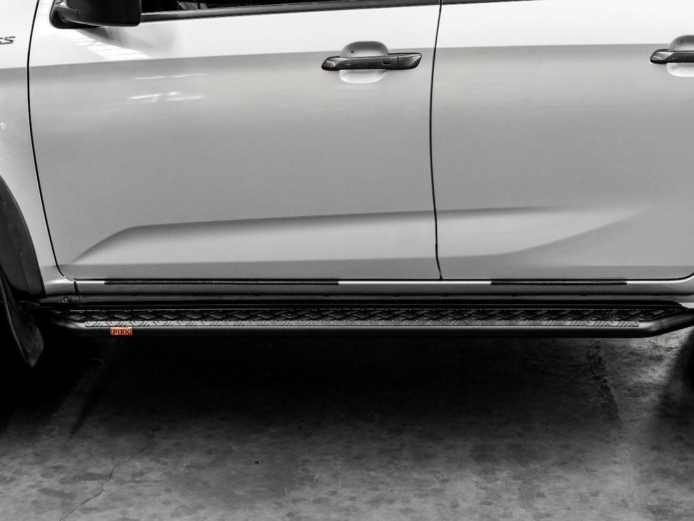 Side Step (Can use for rails, Black) to suit Isuzu D-MAX (7/2020 to 10 ...