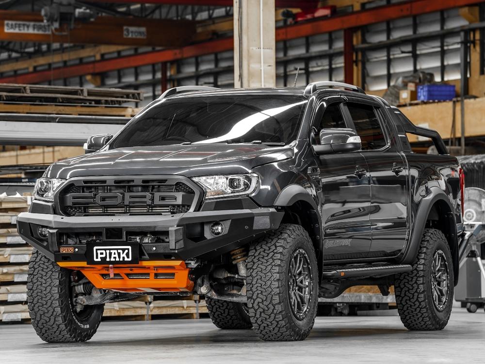 Elite Non Loop Bull Bar (Black Recovery Points & Orange Bash Plate) to ...